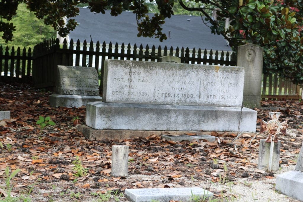 The historic cemetery of the family who gave Mableton its name - Cobb ...